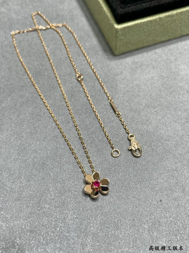Cut-rate Vca Necklaces
