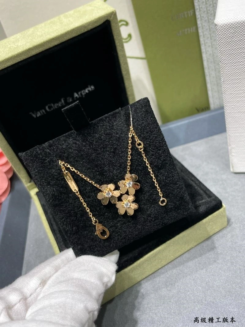 OEM Vca Necklaces