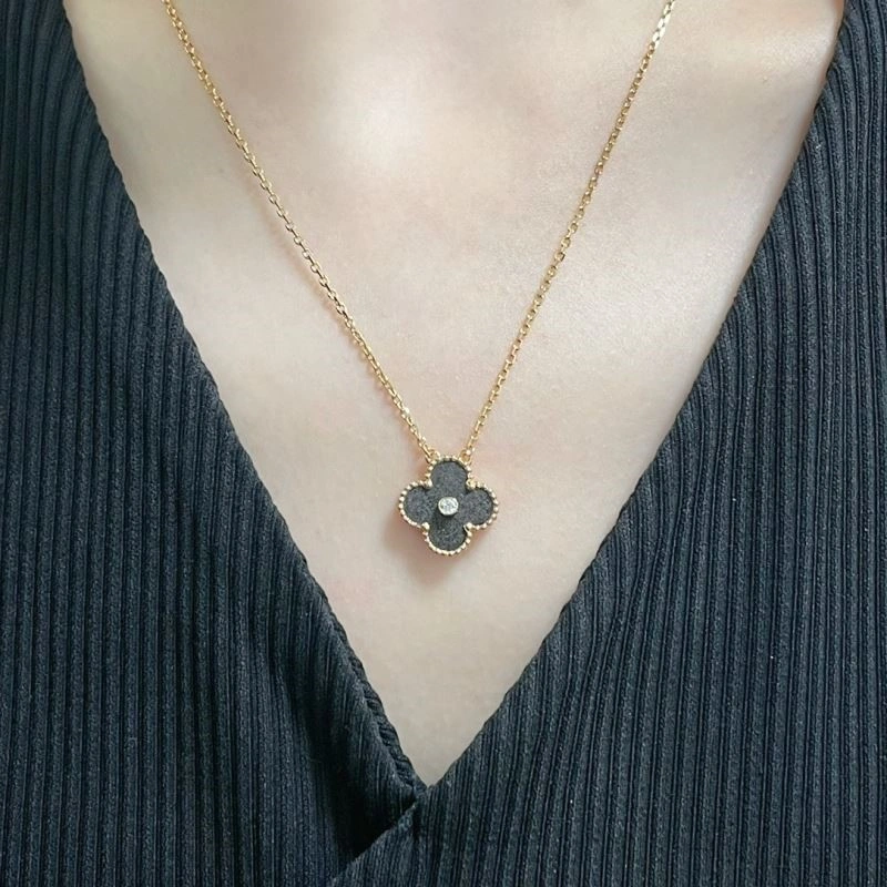 Factory-made Vca Necklaces