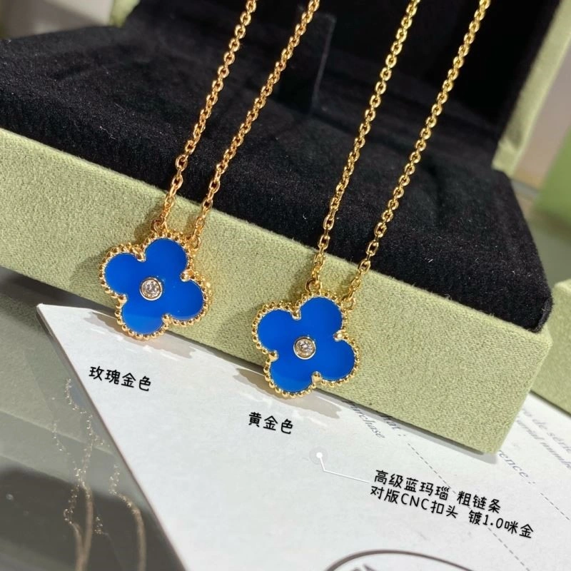 Accurate model Vca Necklaces