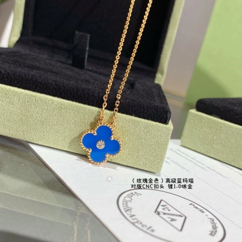 Accurate model Vca Necklaces