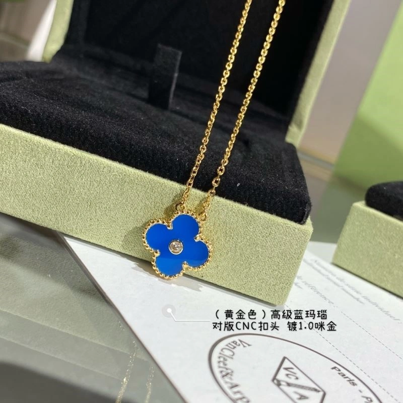 Accurate model Vca Necklaces