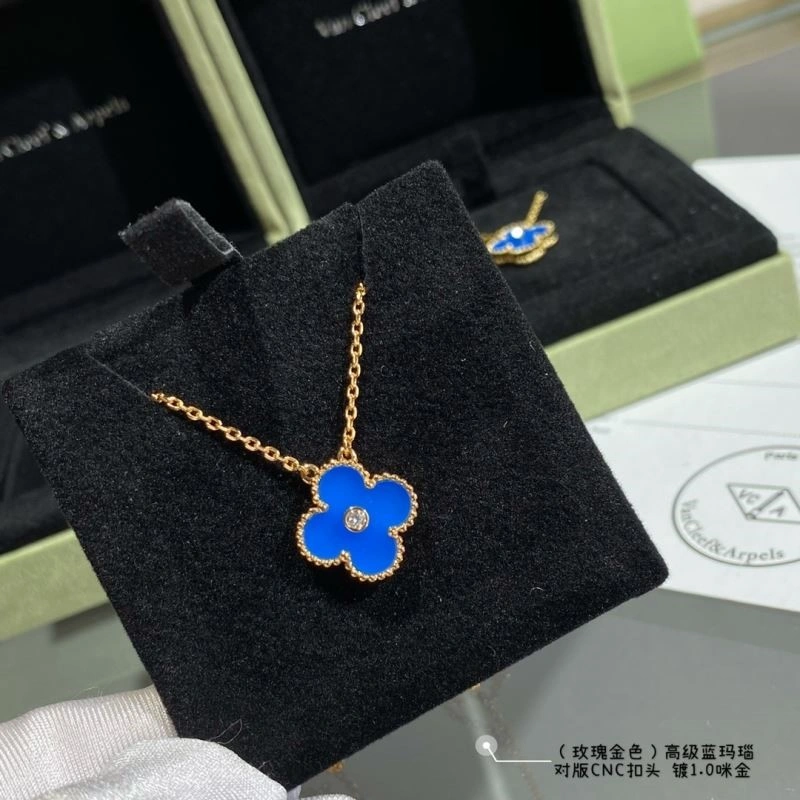 Accurate model Vca Necklaces
