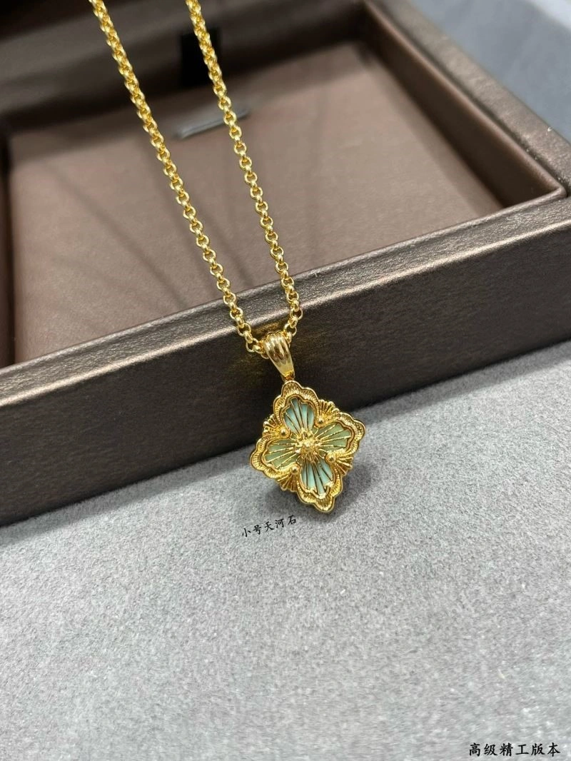 Value-priced Vca Necklaces