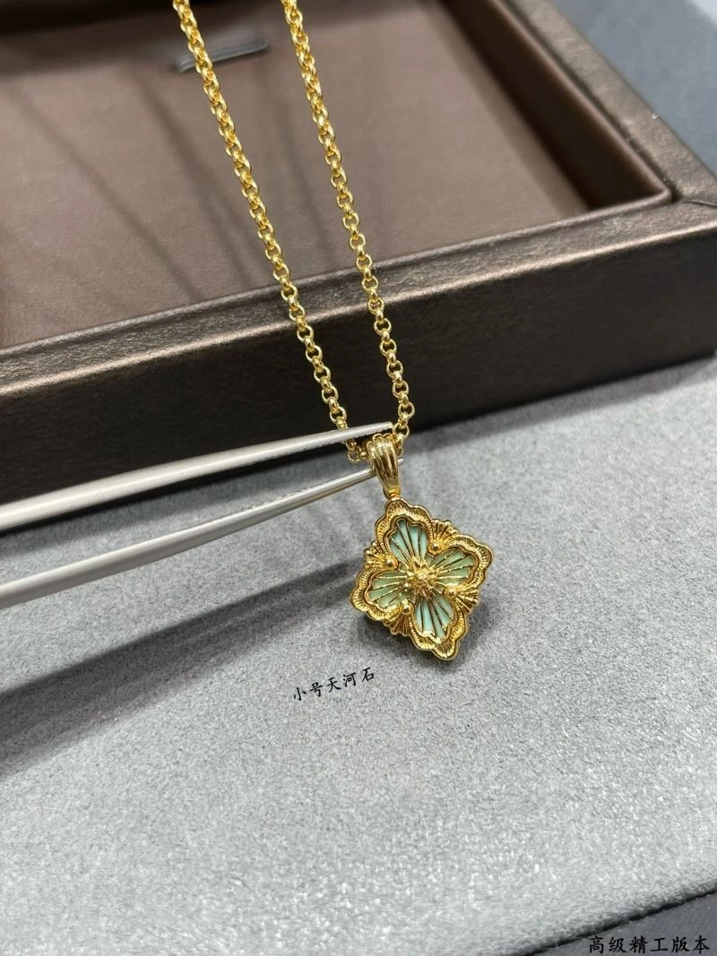 Value-priced Vca Necklaces