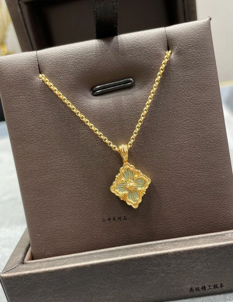 Value-priced Vca Necklaces