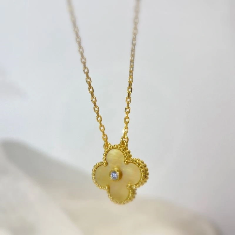 Exact replica Vca Necklaces