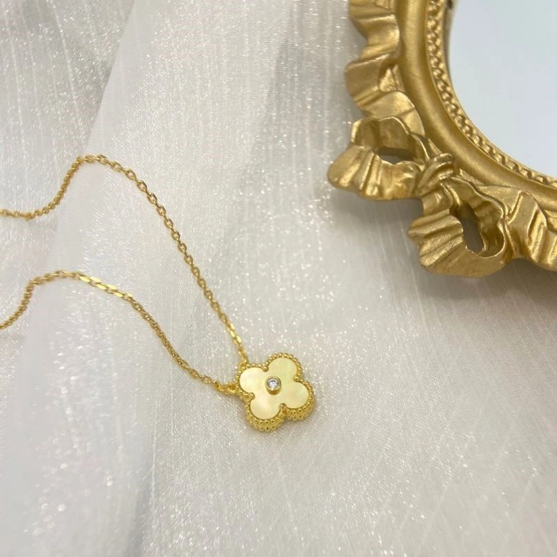 Exact replica Vca Necklaces