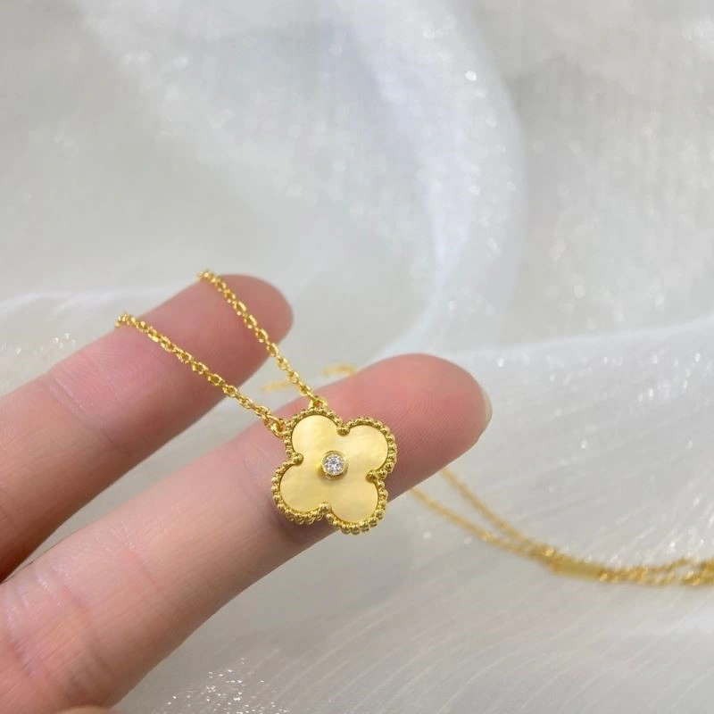 Exact replica Vca Necklaces