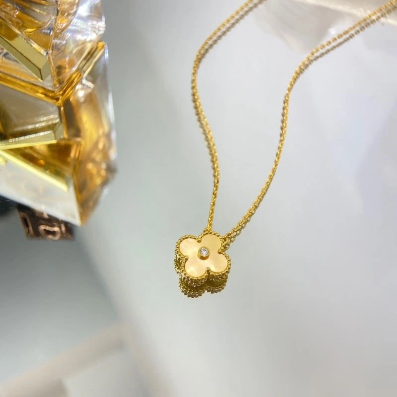 Exact replica Vca Necklaces