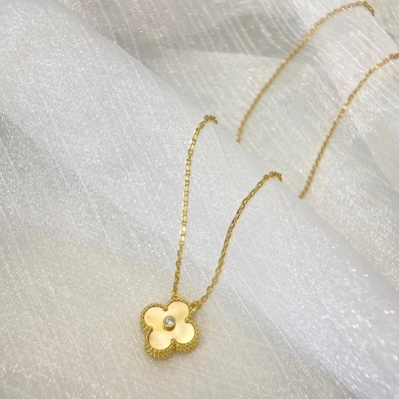 Exact replica Vca Necklaces