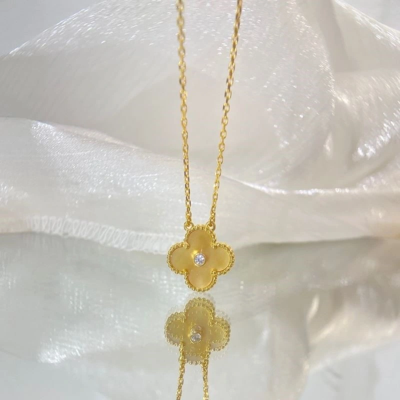 Exact replica Vca Necklaces