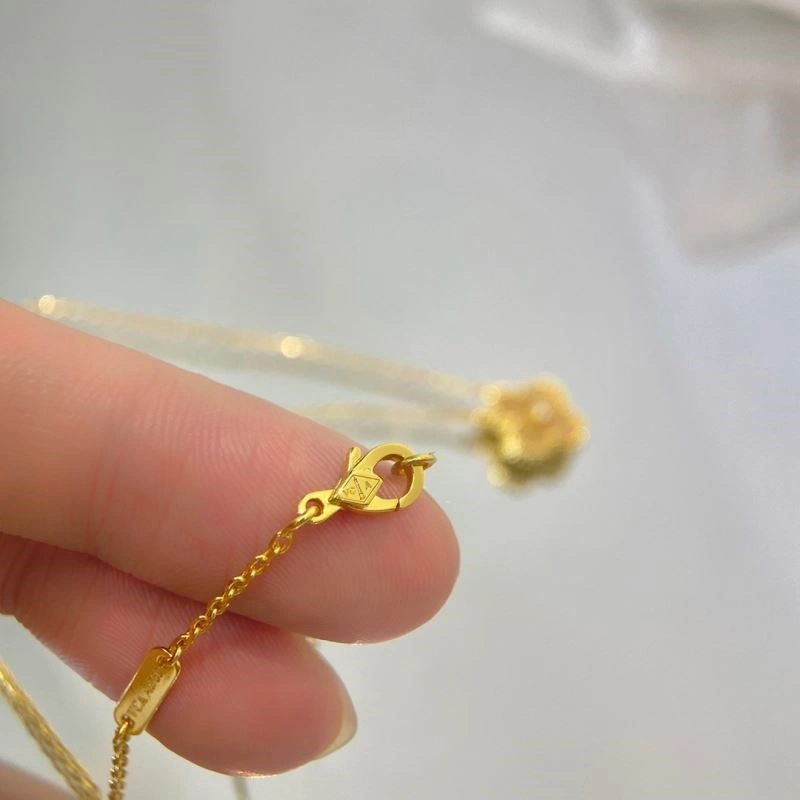 Exact replica Vca Necklaces
