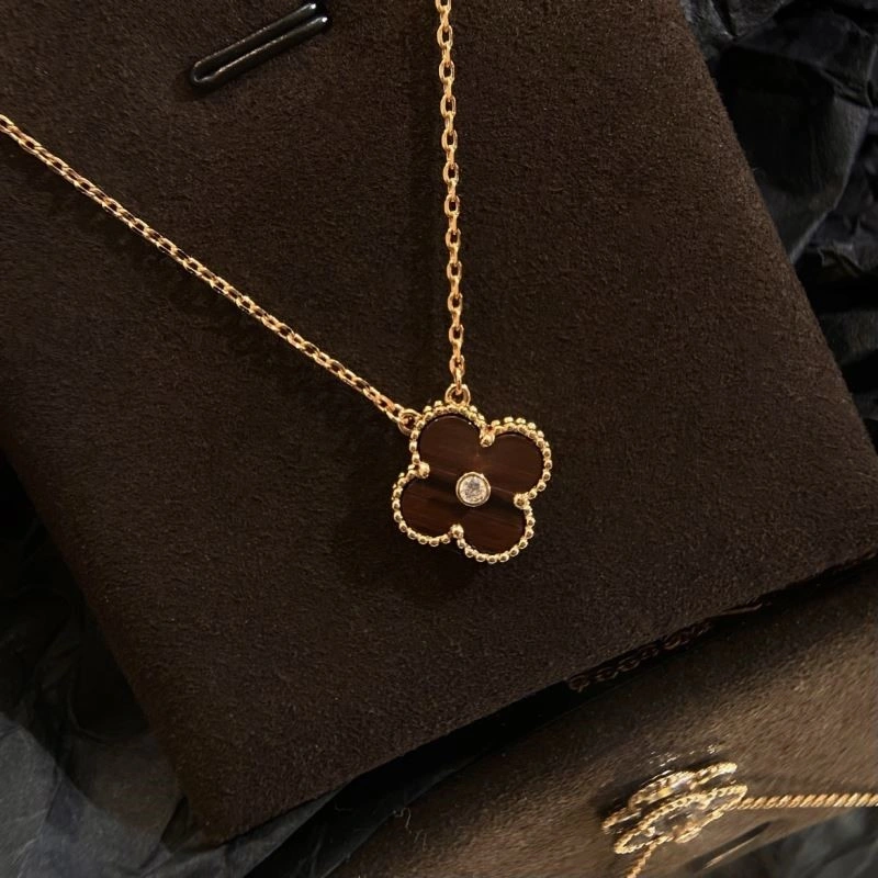 Exact replica Vca Necklaces