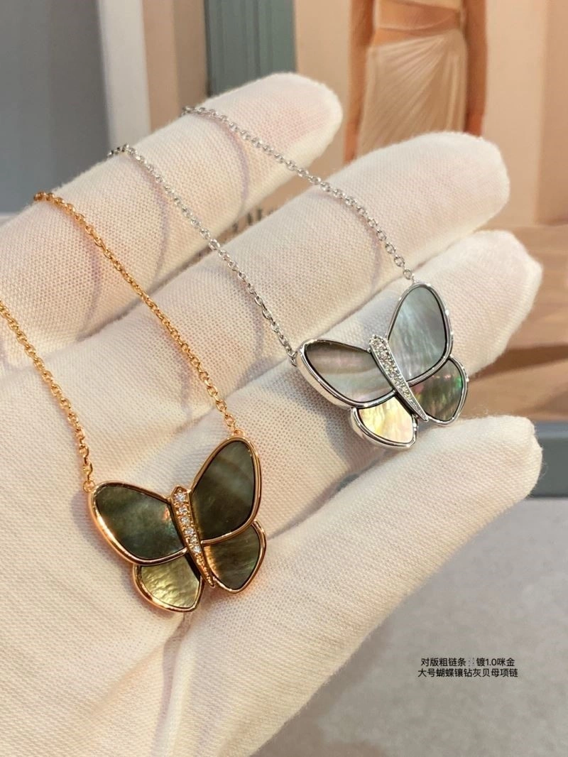 Accurate model Vca Necklaces