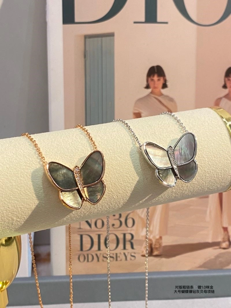 Accurate model Vca Necklaces