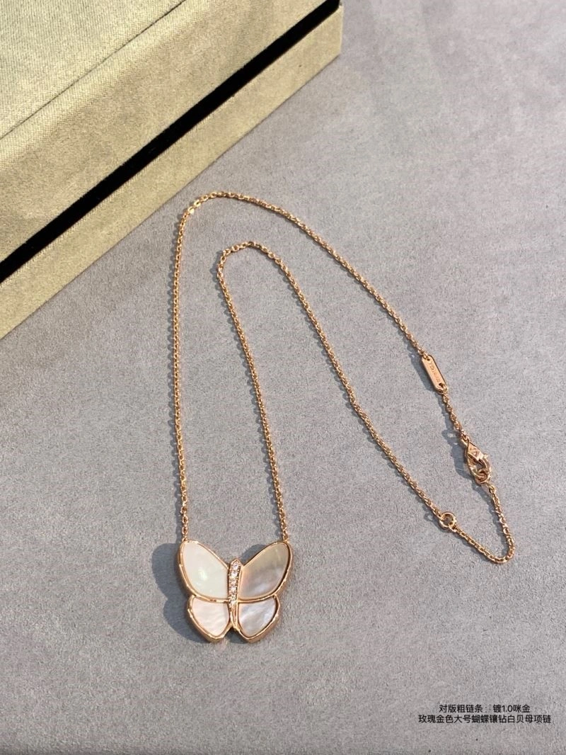 Indistinguishable Vca Necklaces