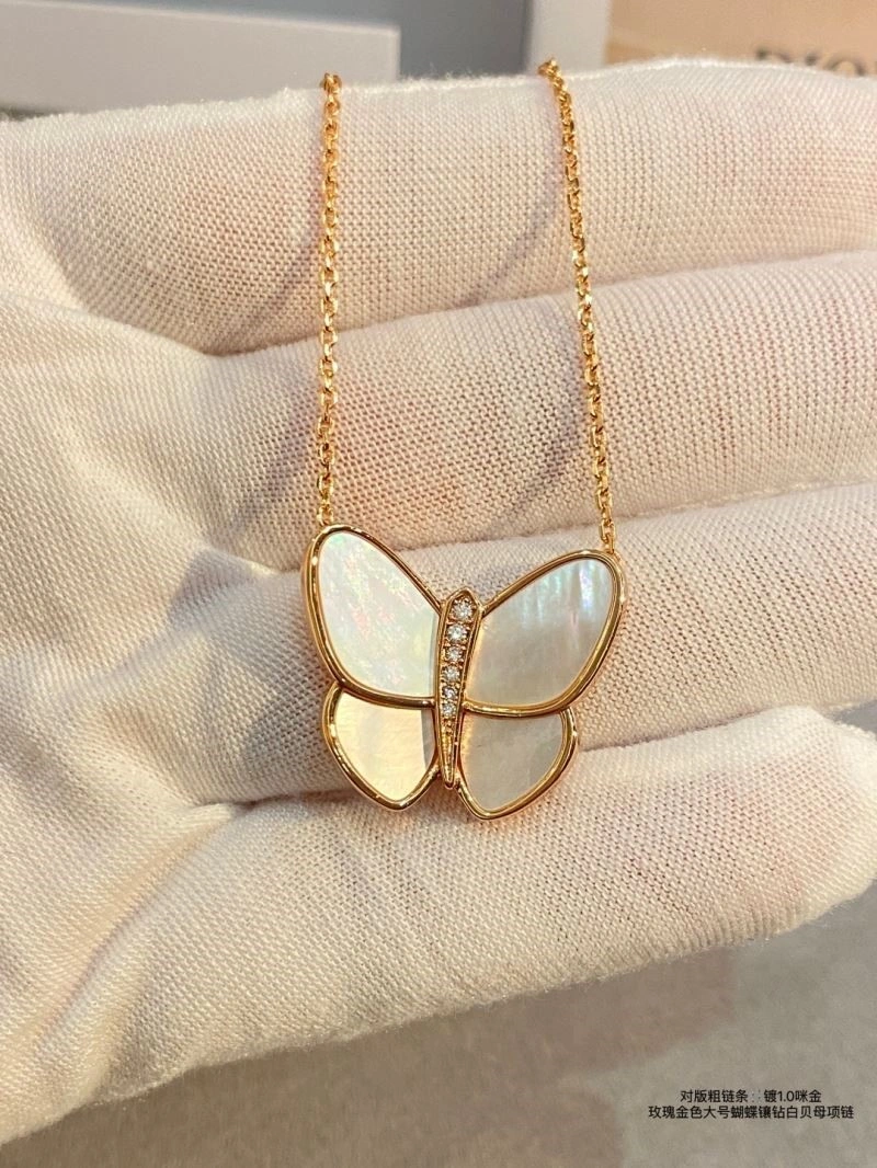 Indistinguishable Vca Necklaces