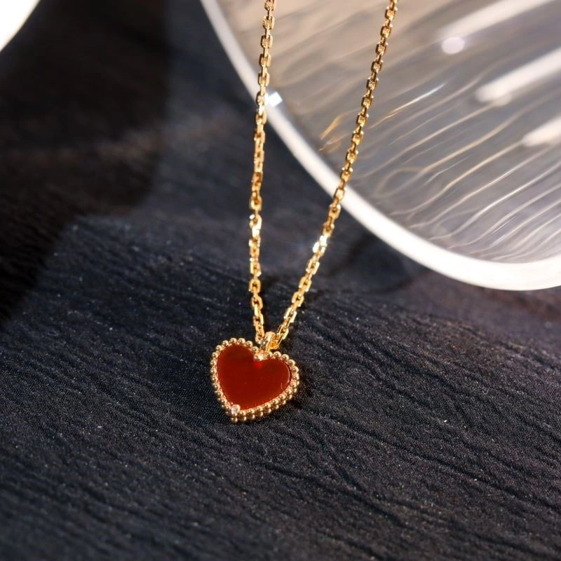 Accurate model Vca Necklaces