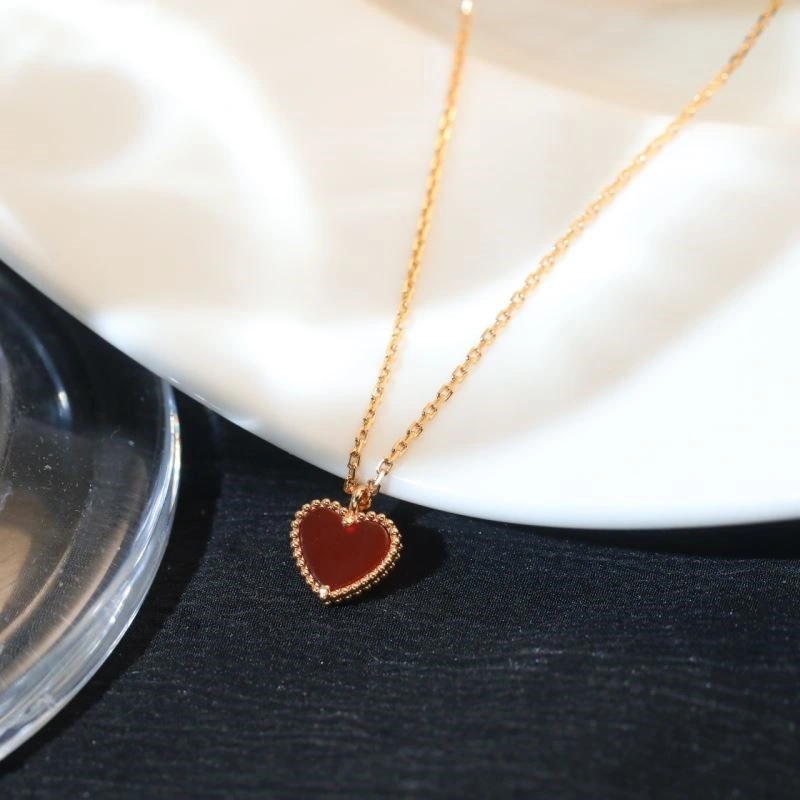 Accurate model Vca Necklaces