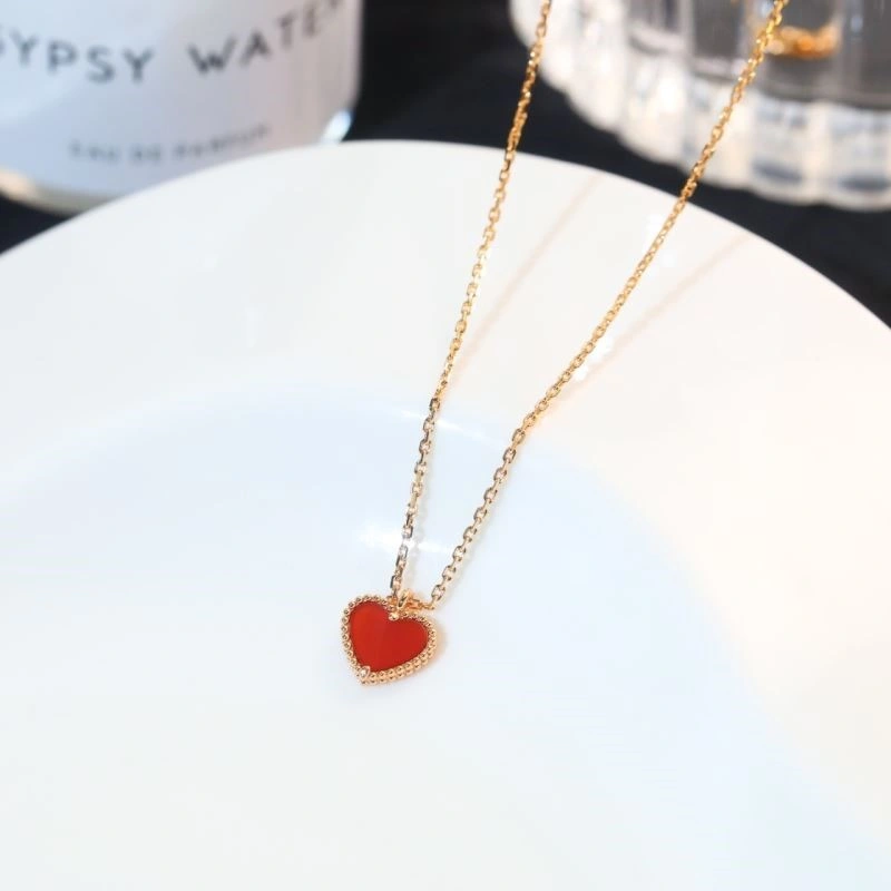 Accurate model Vca Necklaces
