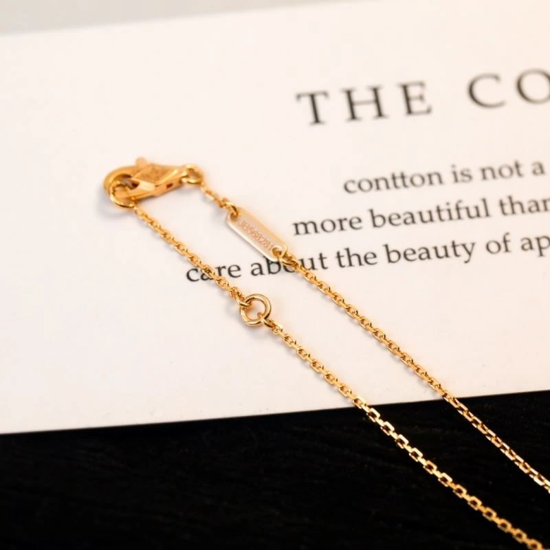 Accurate model Vca Necklaces