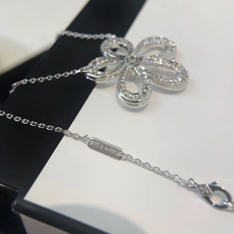 Accurate model Vca Necklaces