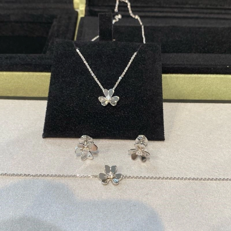 Legit Vca Necklaces