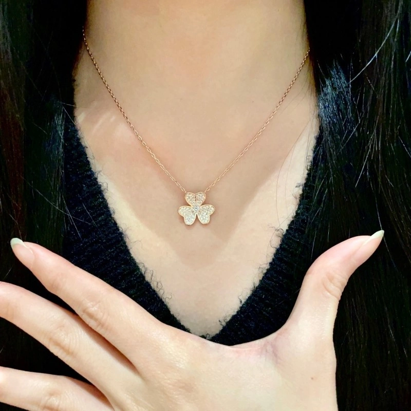 Brand-authenticated Vca Necklaces