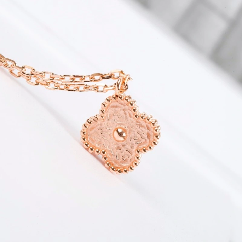 Indistinguishable Vca Necklaces