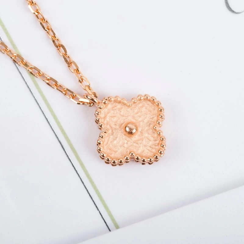 Indistinguishable Vca Necklaces