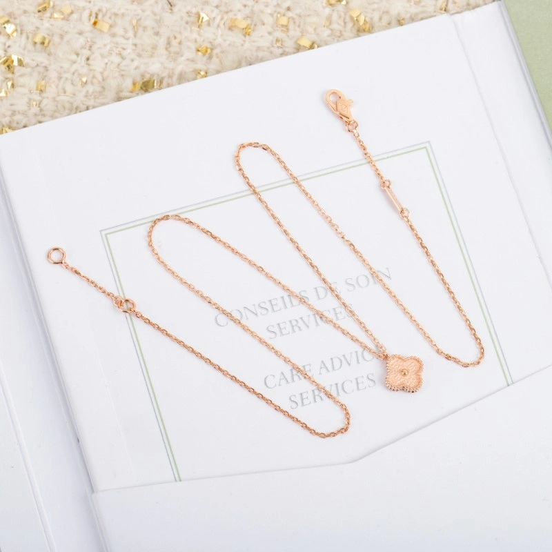 Indistinguishable Vca Necklaces