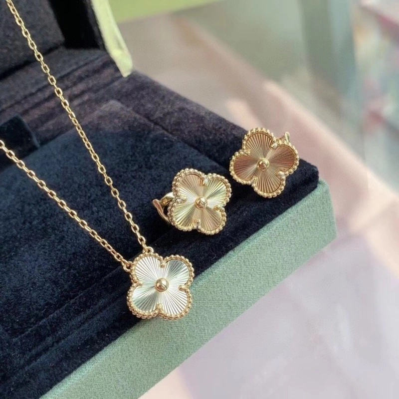 Low-cost Vca Necklaces