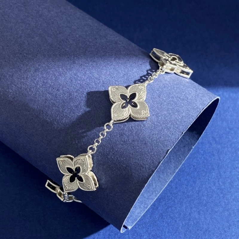 Vca Necklaces