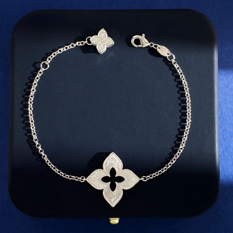 Vca Necklaces