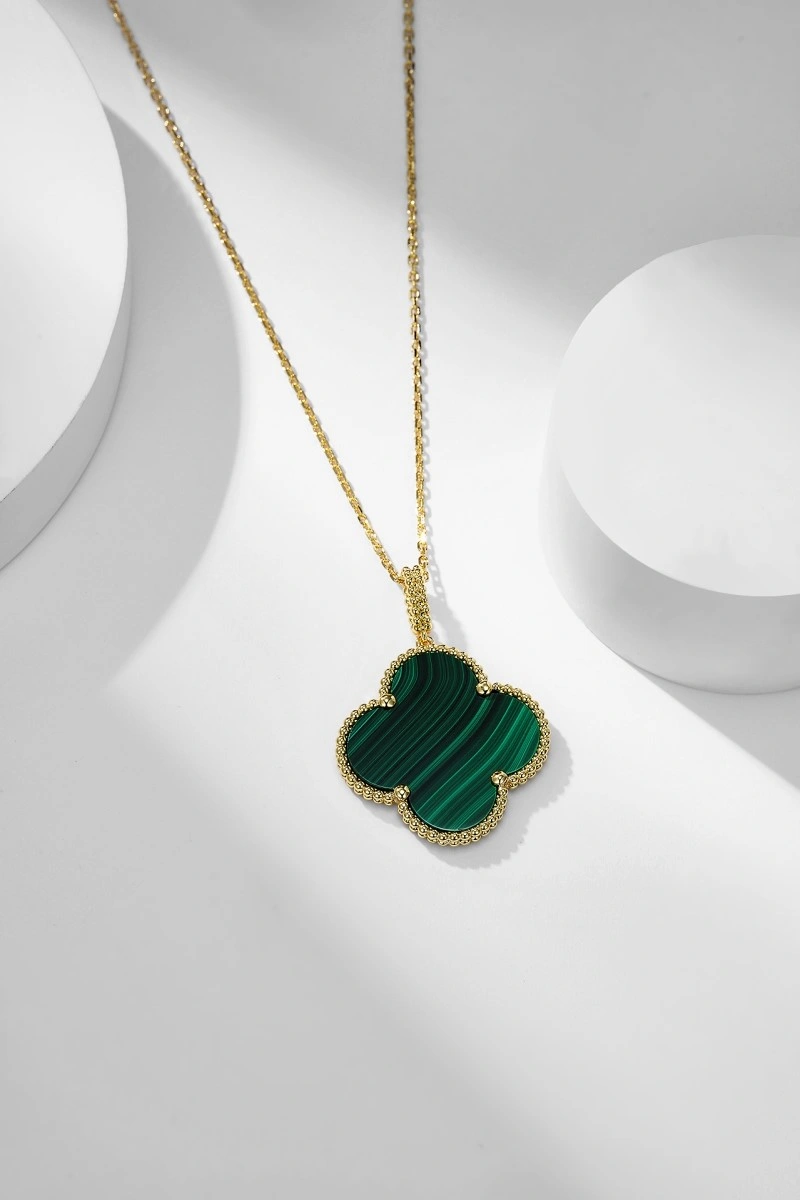 Indistinguishable Vca Necklaces