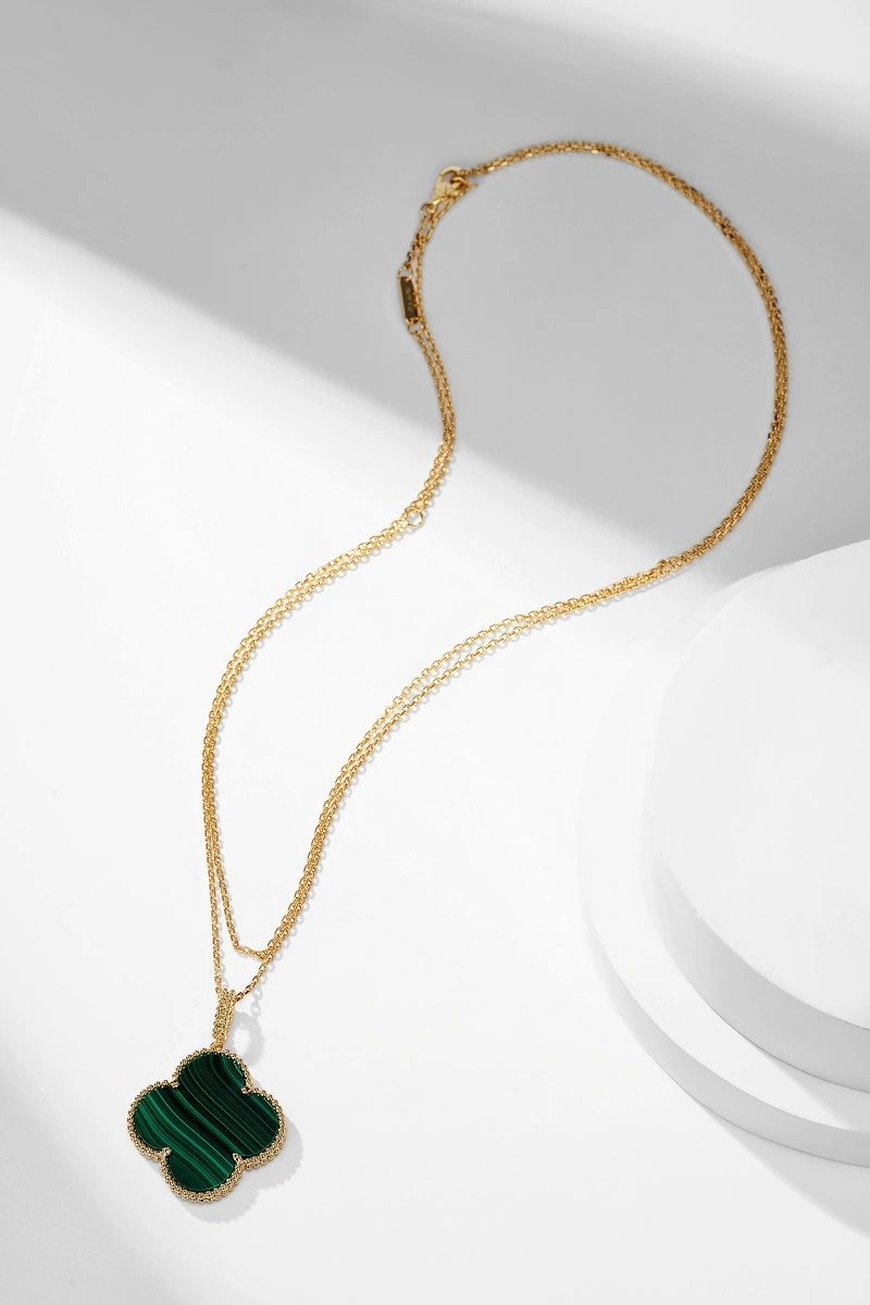 Indistinguishable Vca Necklaces