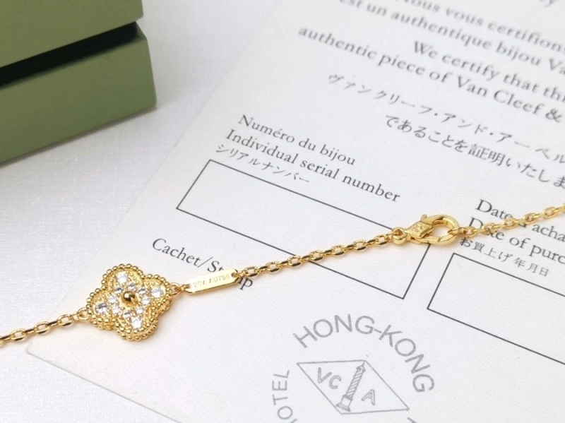 Exact replica Vca Necklaces