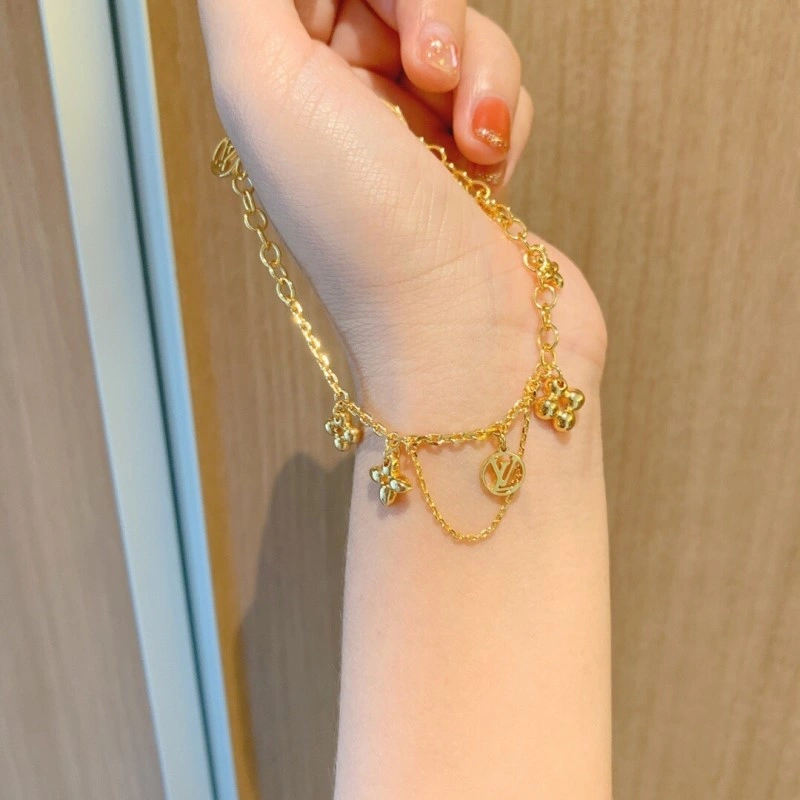Real Vca Necklaces
