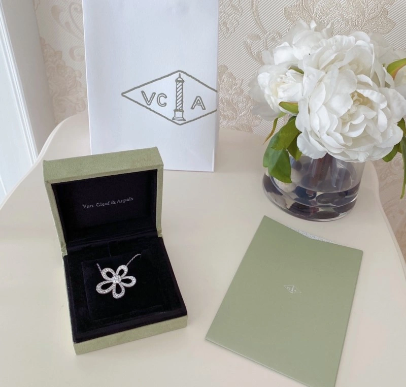 Brand-authenticated Vca Necklaces