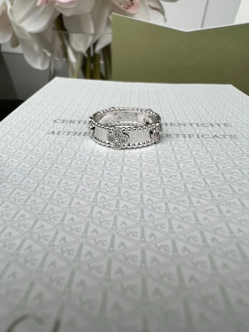 Indistinguishable Vca Rings