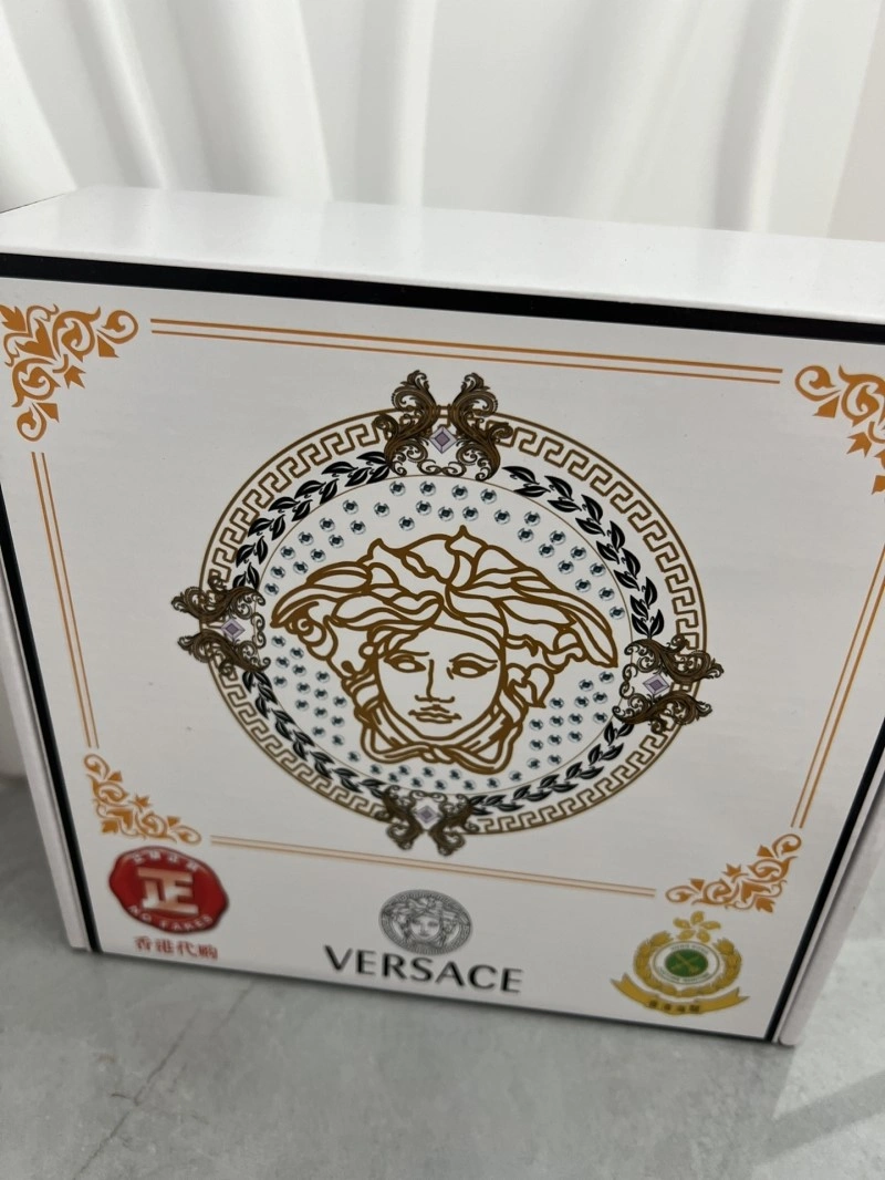 Low-cost Versace Belts