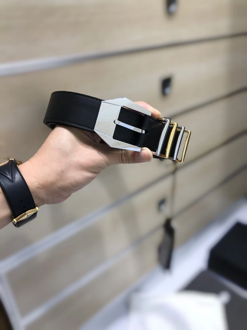 Top mirror Versace Belts