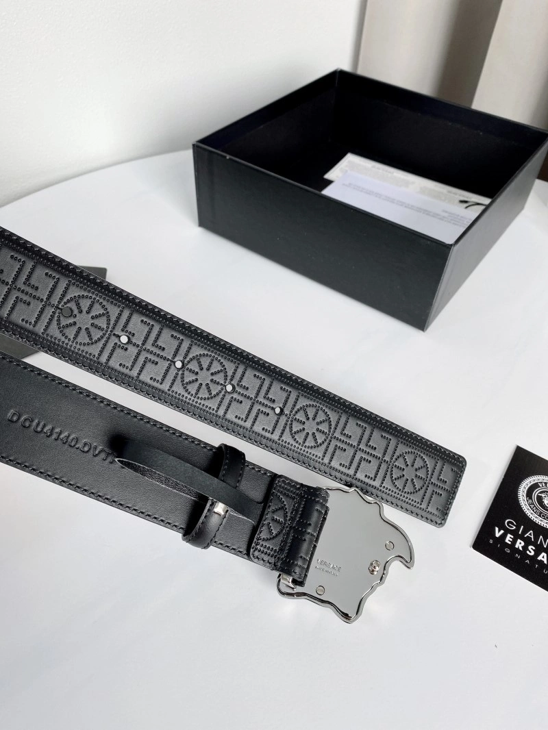 Low-cost Versace Belts