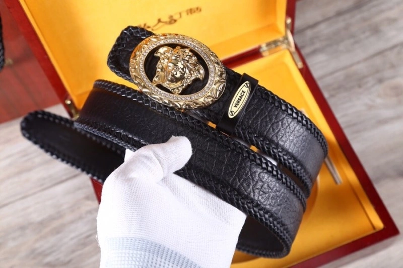 Low-cost Versace Belts
