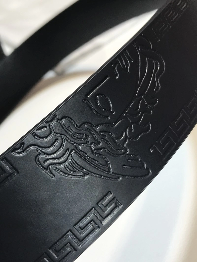Low-cost Versace Belts