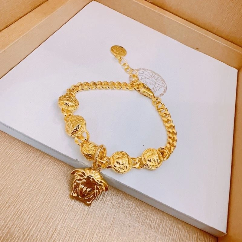 Low-cost Versace Bracelets