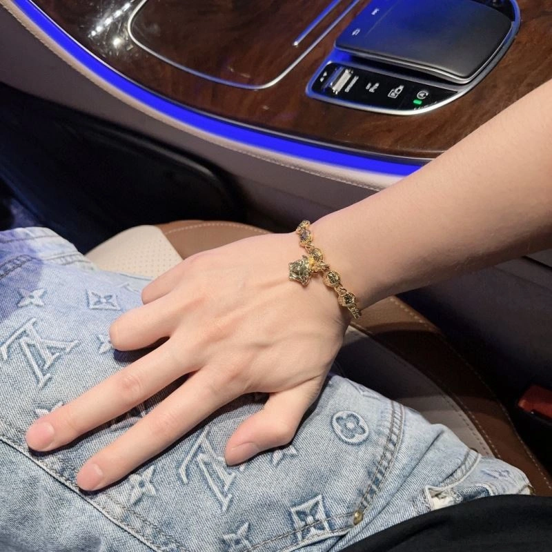 Low-cost Versace Bracelets