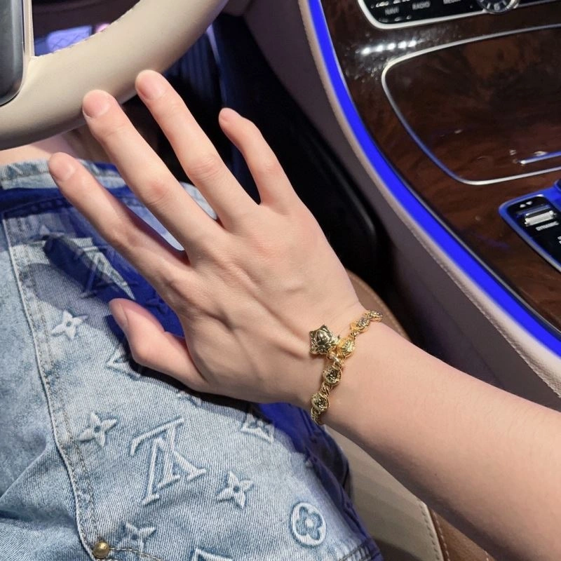 Low-cost Versace Bracelets