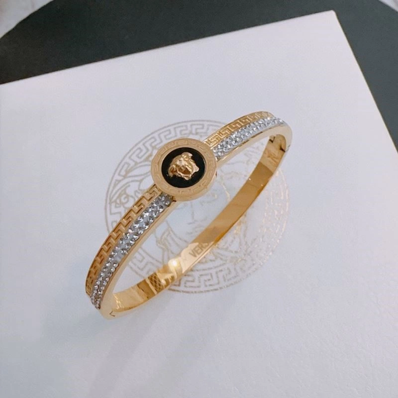 Low-cost Versace Bracelets